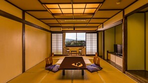 Quarto Standard, não fumadores, vista para o jardim (Japanese Style, with Bath) | 1 quarto, cofre no quarto, secretária, Wi-fi grátis 