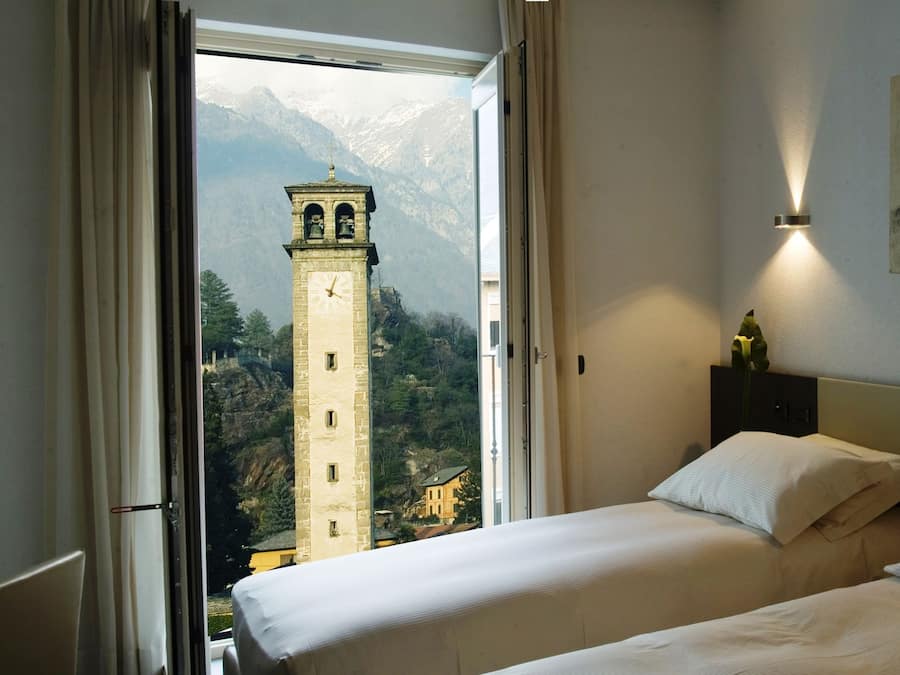 Secretária, quartos insonorizados, berços/camas para crianças grátis