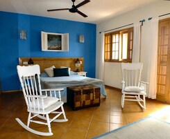 Suite, varanda (Cabo Verde) | Minibar, cofre no quarto, secretária, cortinas/cortinados opacos 