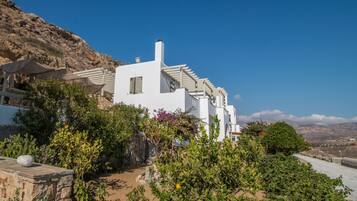 Roupa de alta qualidade, cofre no quarto, com decoração personalizada