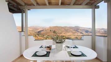 Suite (Panoramic View) | Roupa de alta qualidade, cofre no quarto, com decoração personalizada