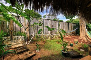 Cabana de Madeira Superior, casa de banho privativa, vista para o jardim | Casa de banho | Um polibã, artigos de higiene pessoal grátis, toalhas fornecidas 