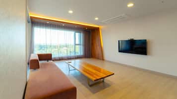Royal Class | TV