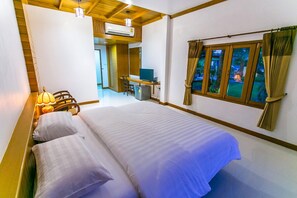 Magrood | Minibar, secretária, cortinas/cortinados opacos, camas desdobráveis