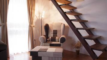 Apartamento Gallery, 1 quarto, terraço, vista para o mar | 1 quarto, roupa de alta qualidade, secretária