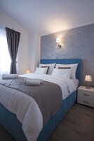 Apartamento standard, 1 quarto, terraço, vista para o mar | 1 quarto, roupas de cama premium, escrivaninha, cortinas blackout