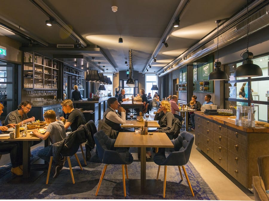 Pequenos-almoços, almoços, jantares servidos, cozinha internacional