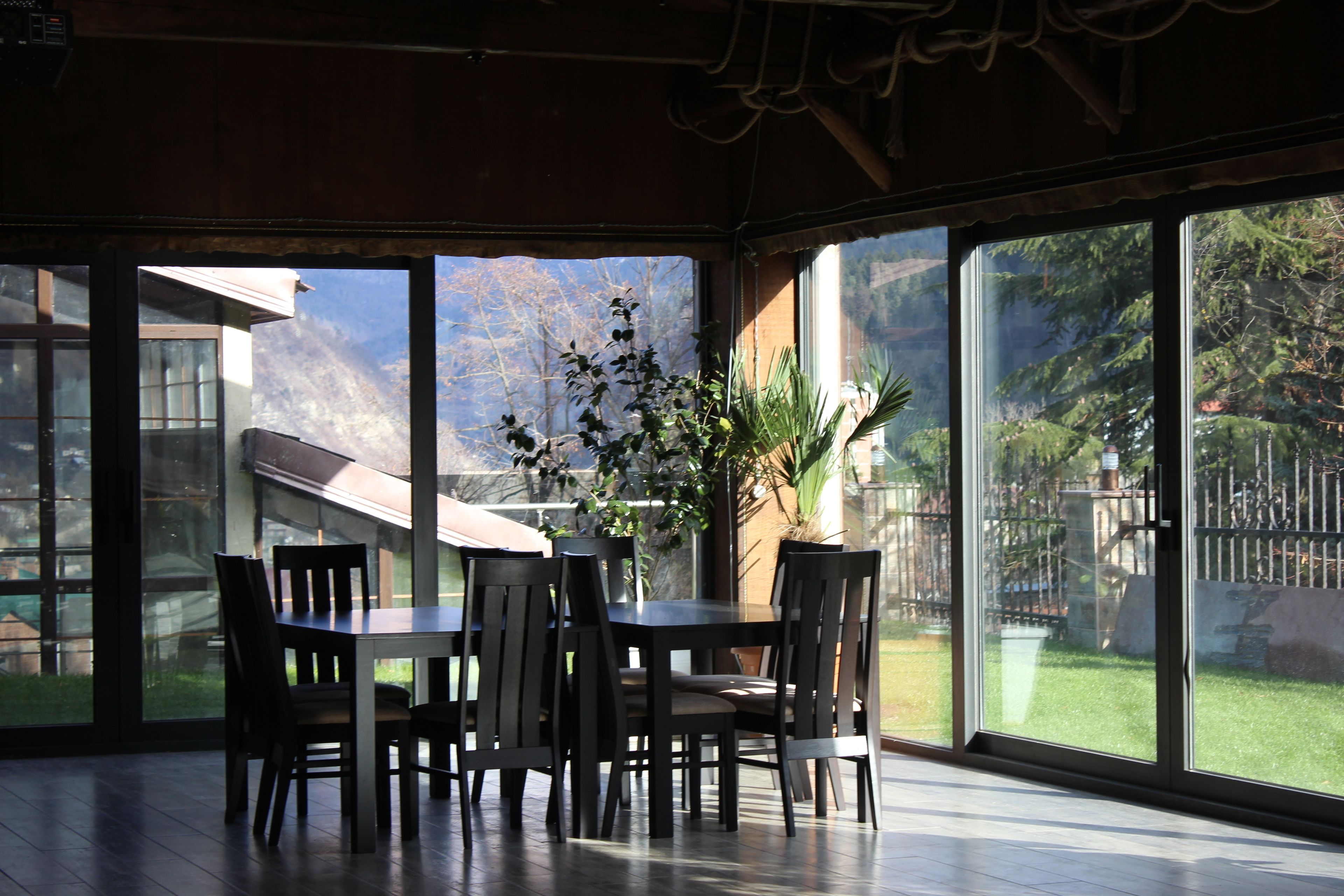 2 restaurantes, pequenos-almoços servidos, cozinha regional 