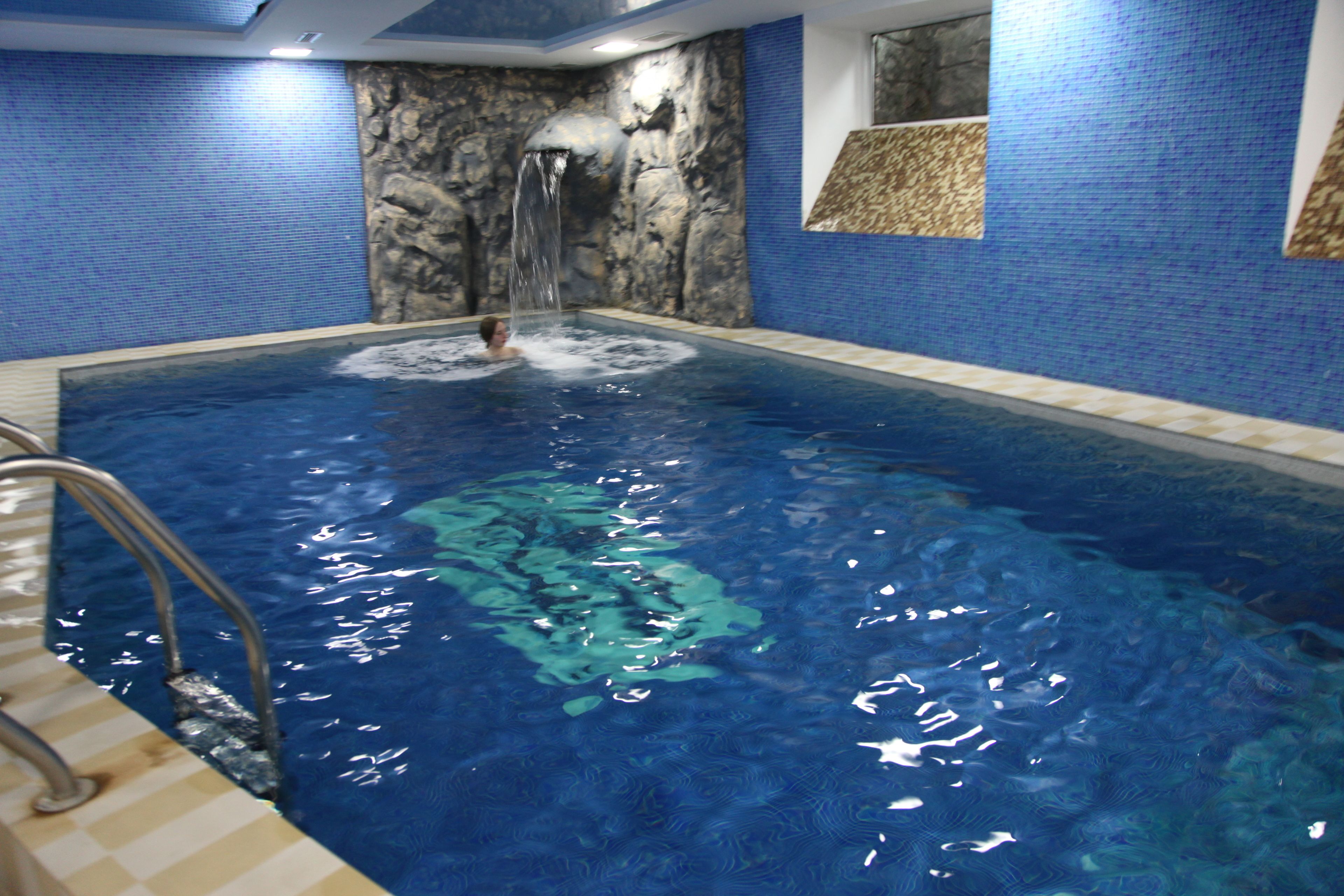 Piscina interior, piscina exterior 