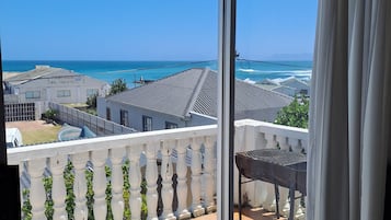 Quarto casal tradicional, 1 quarto, para não fumantes, vista para o oceano | Sacada