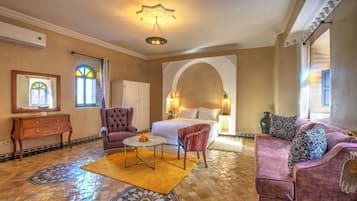 Quarto casal ou duplo superior | Frigobar, cofres nos quartos, individualmente decorados