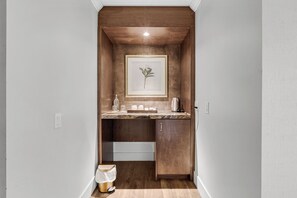 Suíte conforto, 1 cama King, vista para o jardim | Comodidades do quarto