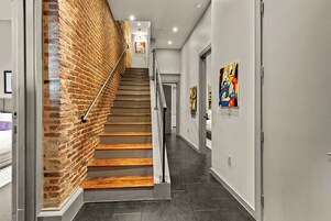 Suite Elite, 4 quartos, acesso à piscina | Sala de estar | TV de ecrã plano 