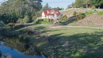 Casa de Campo Romântica, vista para o rio (Emily) | 1 quarto, roupa de alta qualidade, minibar, quartos insonorizados