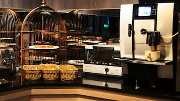 Pequeno-almoço tipo buffet diário (300 TWD por pessoa)