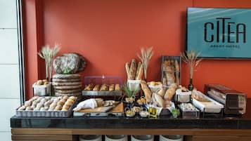 Pequeno-almoço tipo buffet diário mediante uma taxa