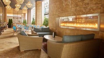 2 restaurantes, pequenos-almoços servidos, cozinha americana