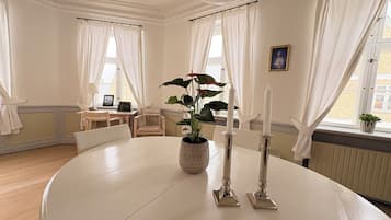 Suite Executiva, 1 cama king-size, não fumadores | Wi-fi grátis, roupa de cama fornecida