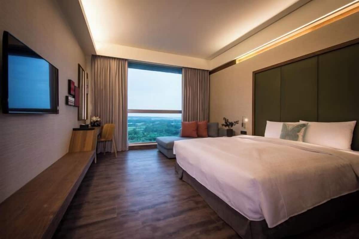 Roupa de alta qualidade, minibar, secretária