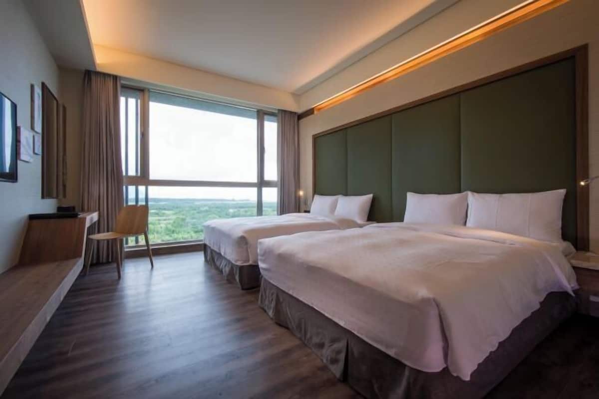 Roupa de alta qualidade, minibar, secretária