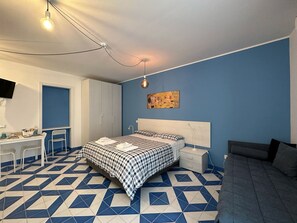 Roupa de alta qualidade, secretária, ferro/tábua de engomar 