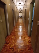 Apartamento Compacto Duplo (Queen Size) | Frigobar, escrivaninha, cortinas blackout, Wi-Fi de cortesia