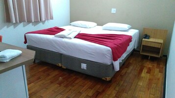 Frigobar, escrivaninha, cortinas blackout, Wi-Fi de cortesia