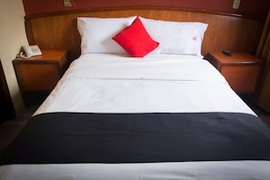 Quarto Económico, 1 cama individual extragrande | Wi-fi grátis, roupa de cama fornecida 
