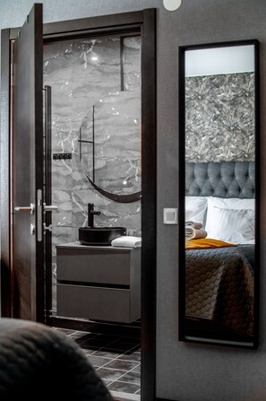 Secretária, cortinas/cortinados opacos