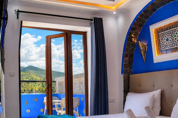 Quarto casal, vista para a montanha | Roupas de cama premium, frigobar, cofres nos quartos, berços grátis