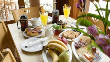 Café da manhã completo todos os dias (EUR 8 por pessoa)