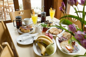 Café da manhã completo todos os dias (EUR 8 por pessoa)