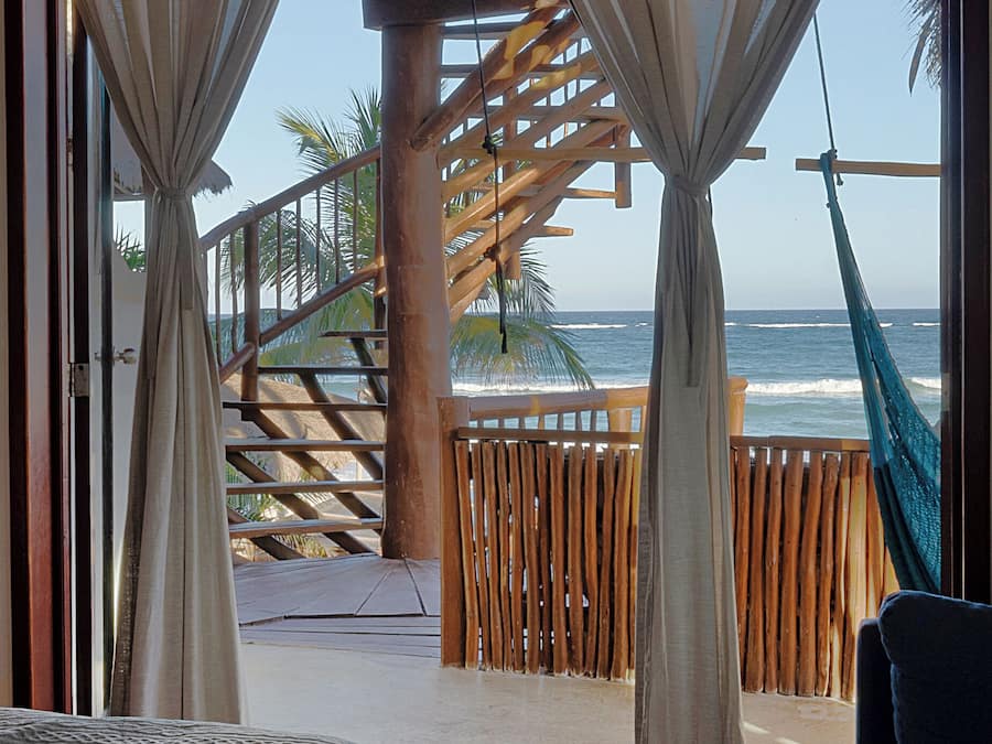 Superior Beachfront King Room with Balcony | Terraço/pátio interior