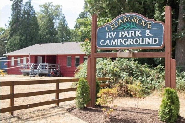 Cedar Grove Motel And Cabins - Vancouver Island