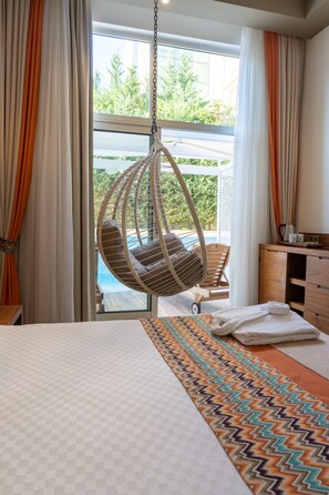 Swim Up Room | Roupa de alta qualidade, minibar grátis, cofre no quarto, secretária 