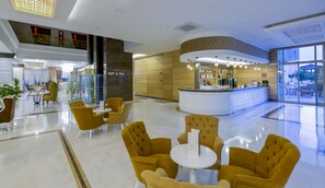 3 bares/lounges, bar ao lado da piscina, bar na praia