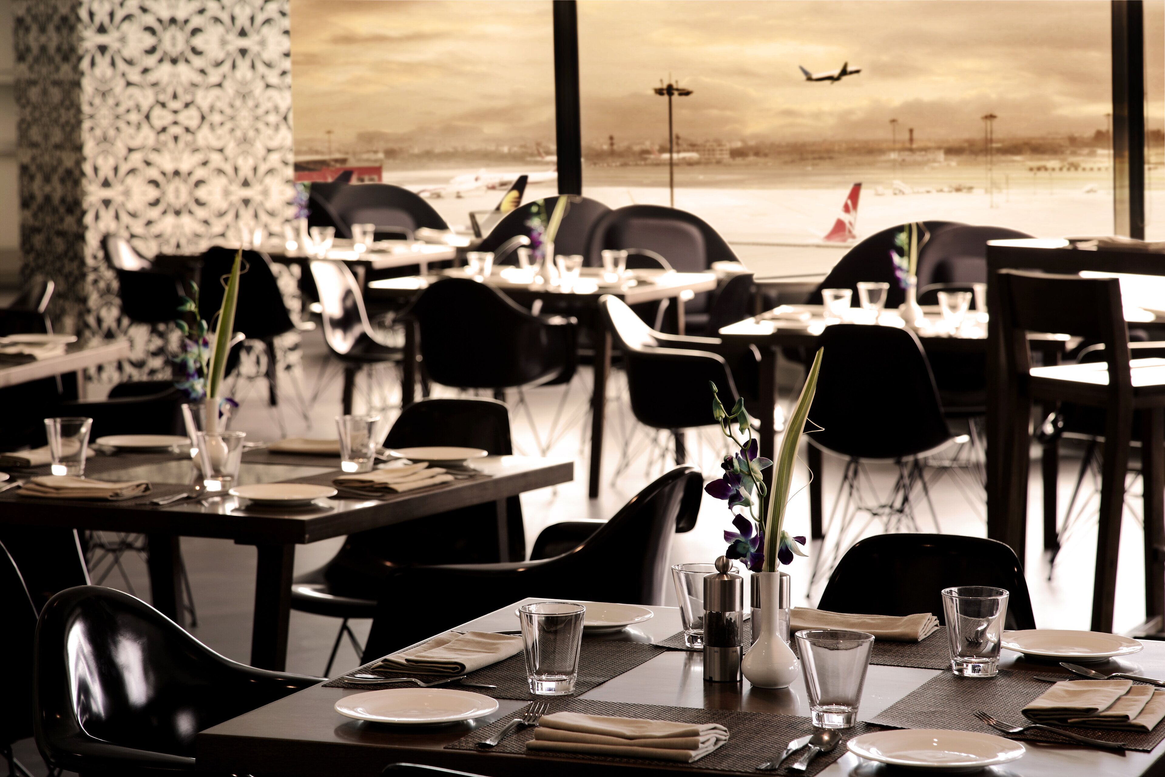 2 restaurantes, é servido café da manhã