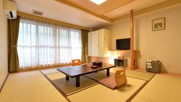 Quarto Tradicional (Japanese Style, for 5 Guests) | Cofre no quarto, Wi-fi grátis