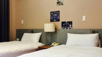 Quarto duplo luxo | Roupas de cama premium, edredons de pluma, frigobar, escrivaninha