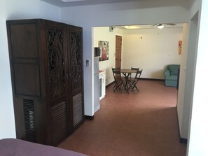 Apartamento superior | Área de estar | TV de tela plana