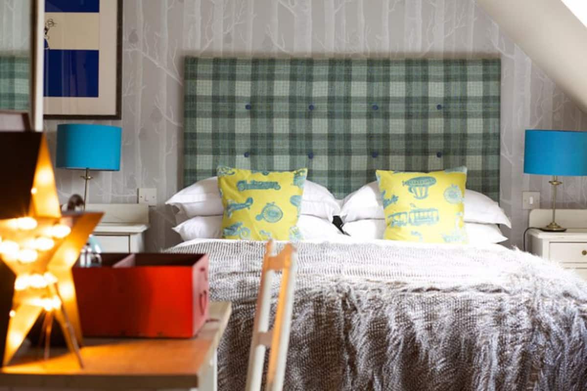 Quarto casal família, 1 cama King e sofá-cama | Roupas de cama premium, camas com colchões pillow-top