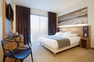 Roupas de cama premium, cofres nos quartos, individualmente mobiliados