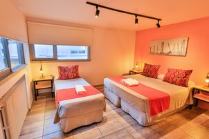 Quarto triplo | Cofres nos quartos, individualmente decorados