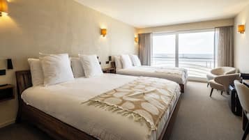 Quadruple Room, Dogs allowed - Chien acceptés - Honden toegelaten | 1 quarto, frigobar, cofres nos quartos, escrivaninha