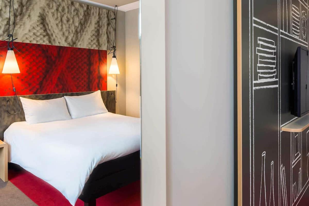 Quarto, 1 cama de casal (Spacious) | Roupa hipoalergénica, secretária