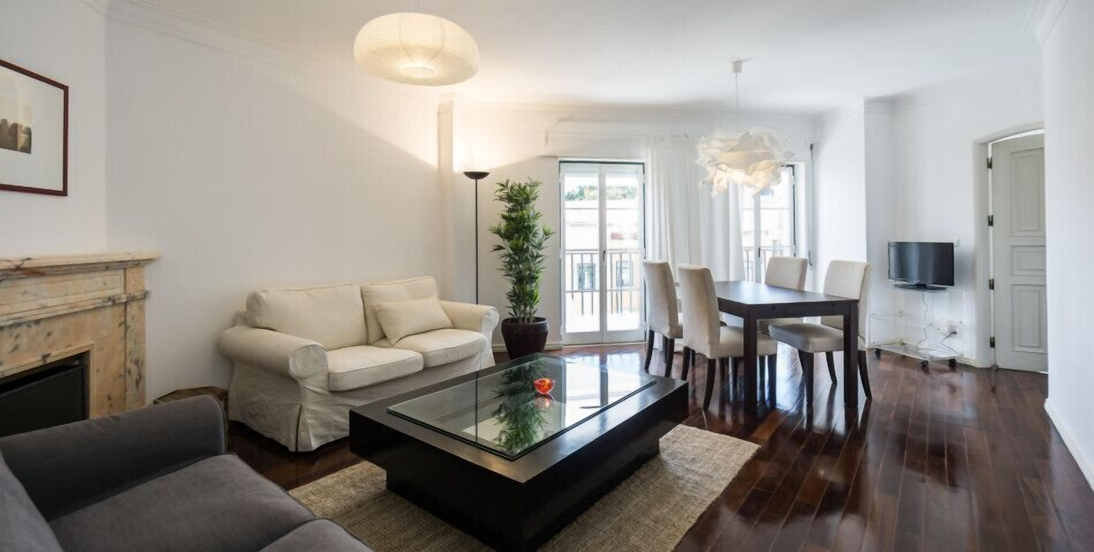Apartamento Premium, 2 quartos, varanda | Sala | Televisor 