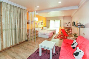 Quarto Quádruplo | Com decoração personalizada, ferro/tábua de engomar, Wi-fi grátis 