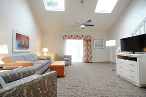 Casa geminada luxo, 1 quarto | Área de estar | TV