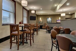 Café da manhã com buffet grátis todos os dias