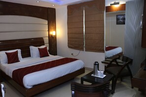 Quarto, 2 quartos, não fumadores | Roupa de alta qualidade, secretária, ferro/tábua de engomar